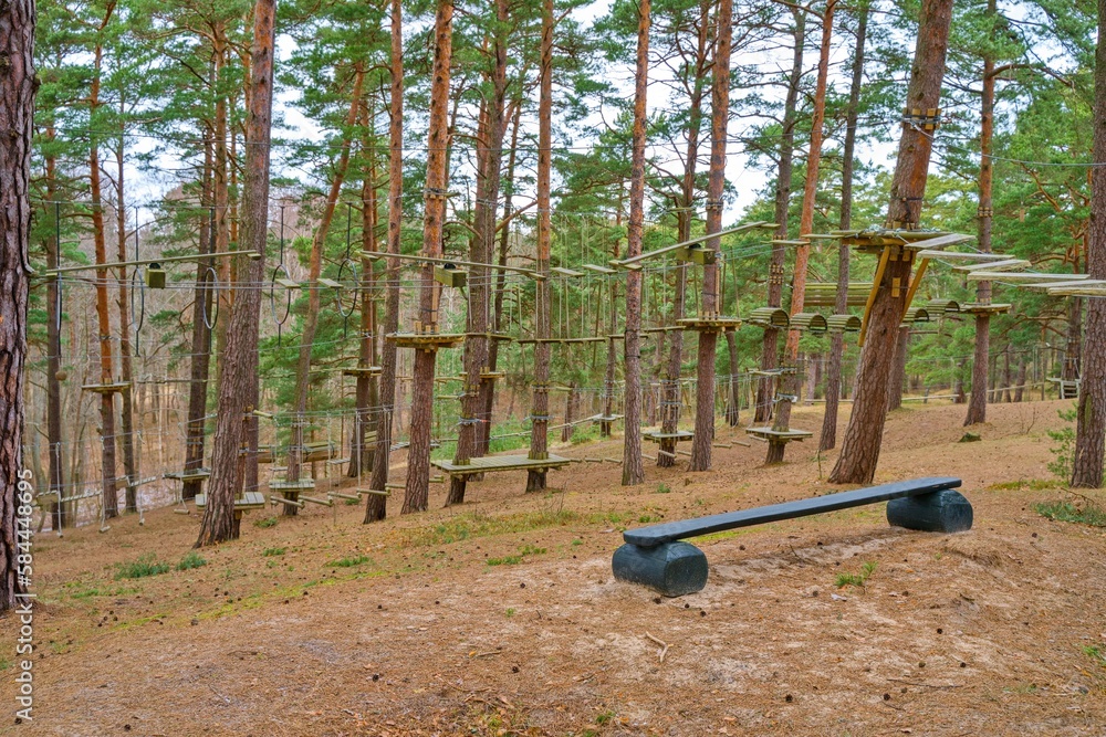 Foto de Amusement park in the forest with an obstacle course. Fragment ...