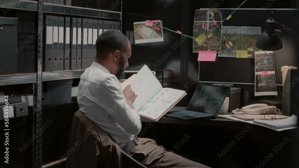 Vidéo Stock Private detective conducted investigation to solve crime ...