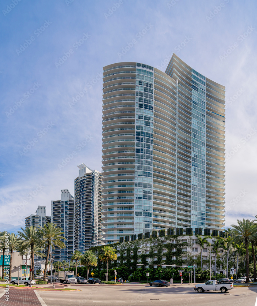 Foto de MIAMI, FLORIDA - CIRCA JULY, 2022: ICON at South Beach ...