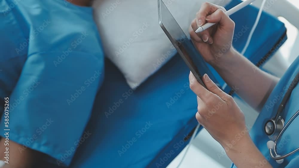 Female doctors recommend patients using chemotherapy as a way to help ...