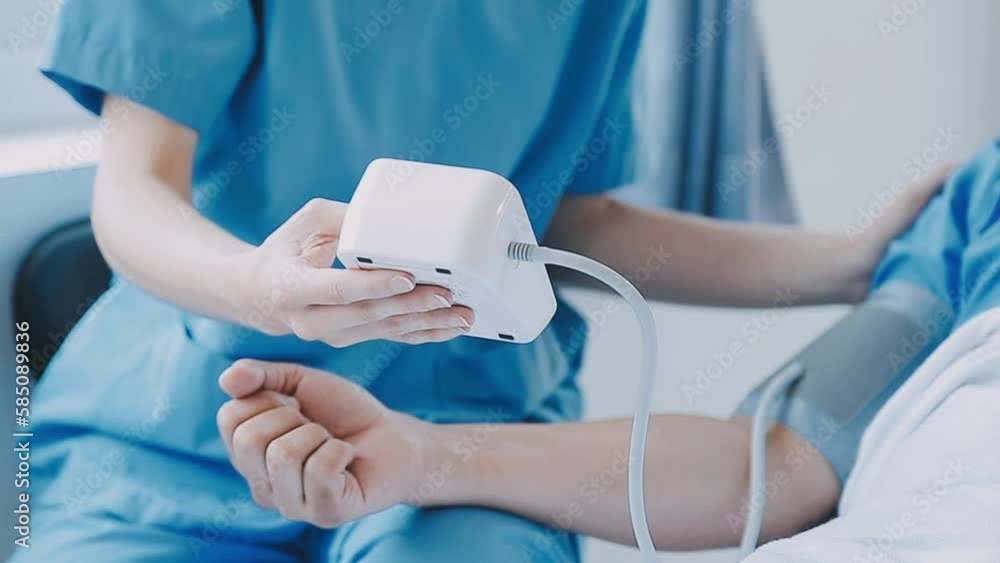 Female doctors recommend patients using chemotherapy as a way to help ...