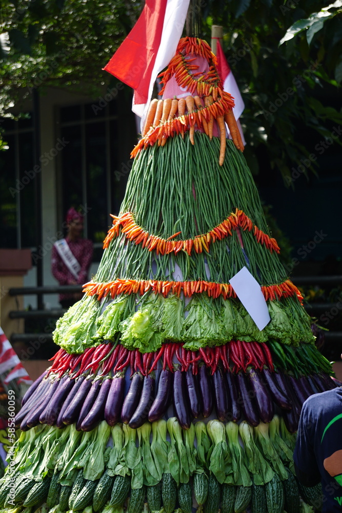 Tumpeng sayur dan buah on traditional ritual. Tumpeng sayur dan buah ...