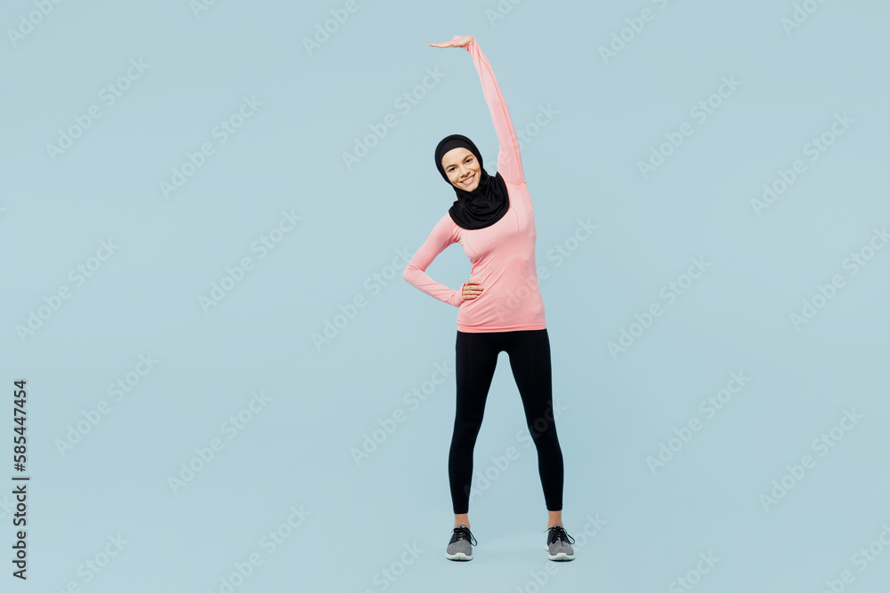 Foto Stock Full body young asian fitness trainer sporty woman wear pink ...