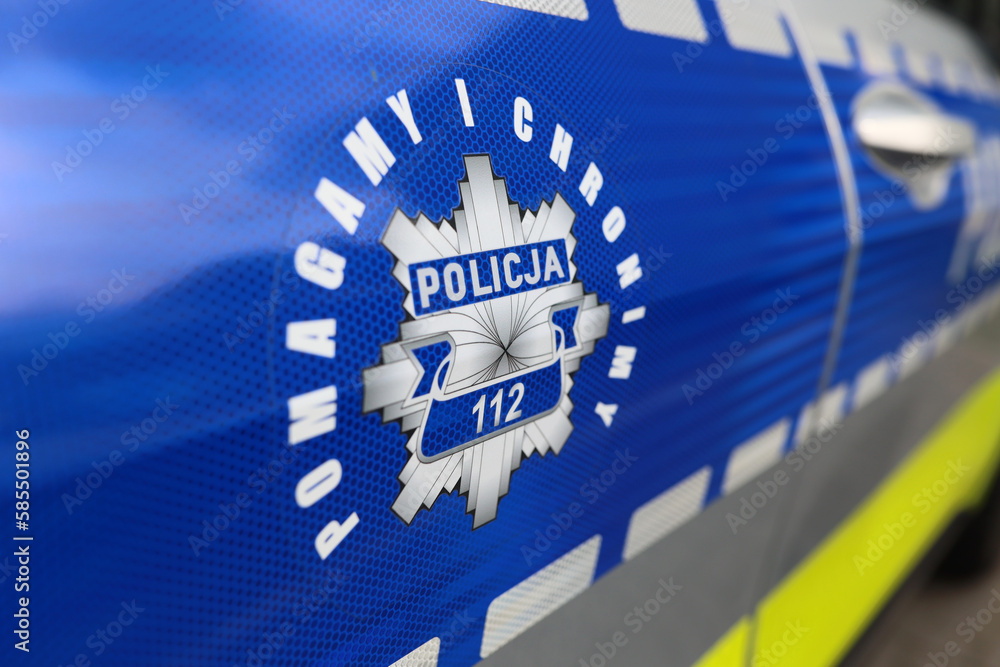 Logo policja pomagamy i chronimy na radiowozie polskiej policji. Stock ... Logo policja pomagamy i chronimy na radiowozie polskiej policji. Stock ...