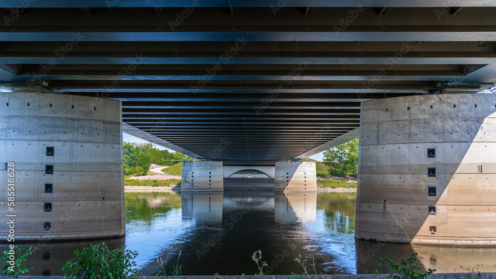 The Hohenwarthe trough bridge is the world's longest canal bridge and ...