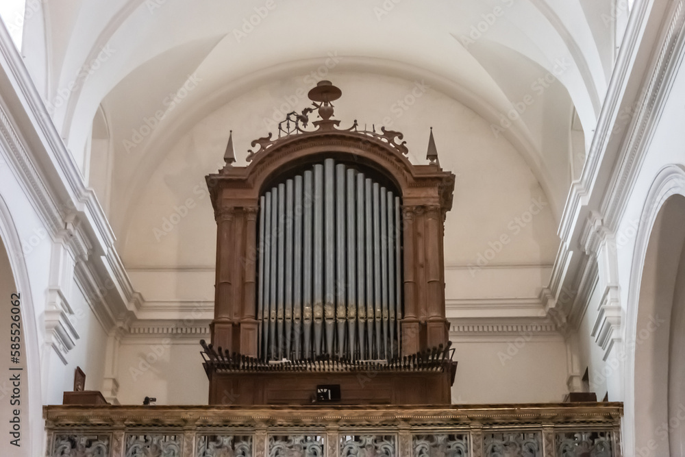 Foto de Interior of Catholic parish Church of San Bartolome (Iglesia de San Bartolome). Church ...