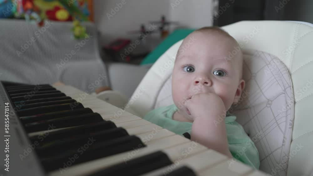 A little boy of 7 months lies and looks fascinating. The boy is on all ...