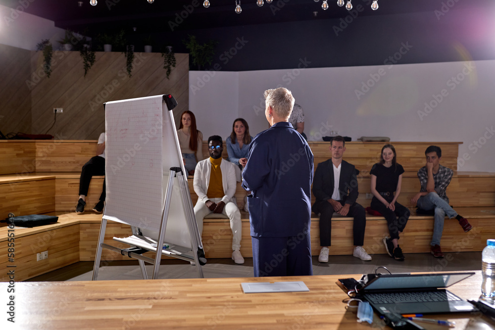 Woman University Professor Holds Lecture to Classroom Full of Multi ...