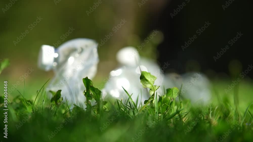 Vidéo Stock Close up with blurry background of a plastic bottle in a ...