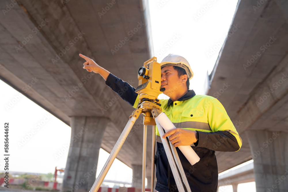 Foto de Male civil engineer surveying with theodolite apparatus Before ...