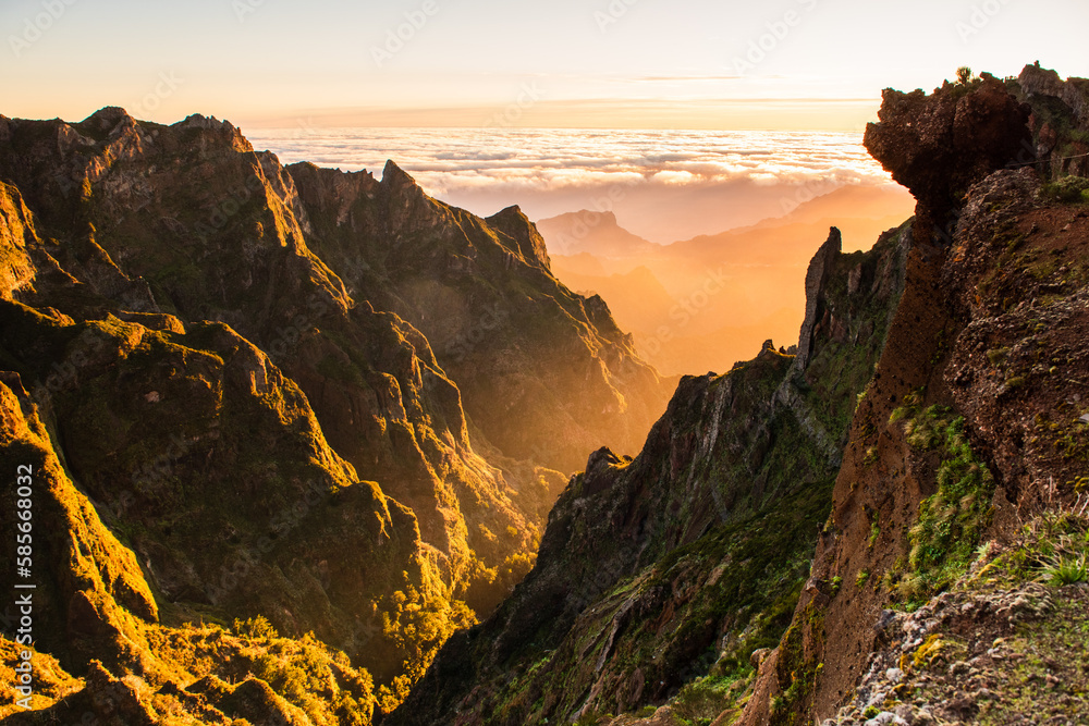 Beautiful sunrise in Madeira highest mountains range. Hiking trial from ...
