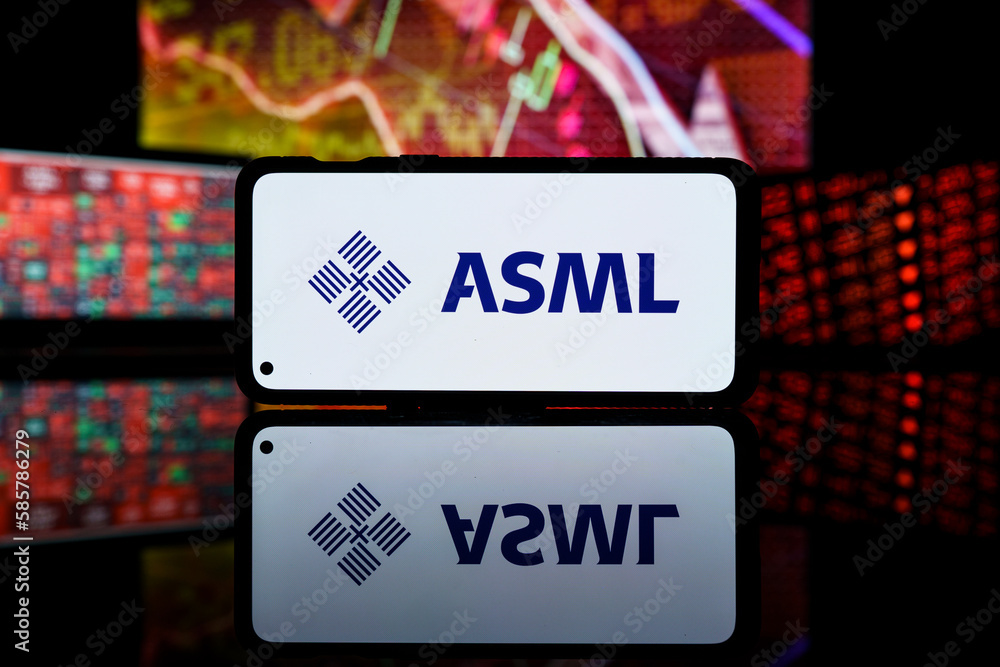 Fotografia do Stock: ASML Holding company shares dropped down at stock market. ASML Holding ...