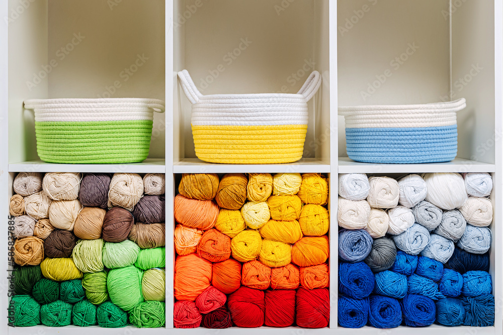 Fotografia do Stock: Shelving with storage baskets and colored balls of ...