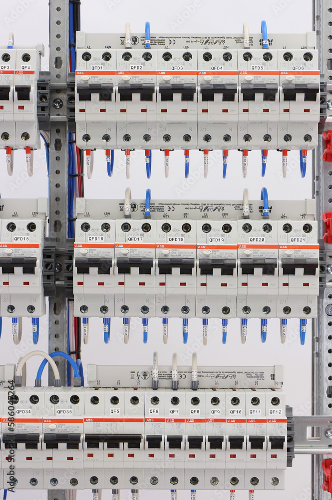 Foto de ABB automatic current switches for protection of electrical ...