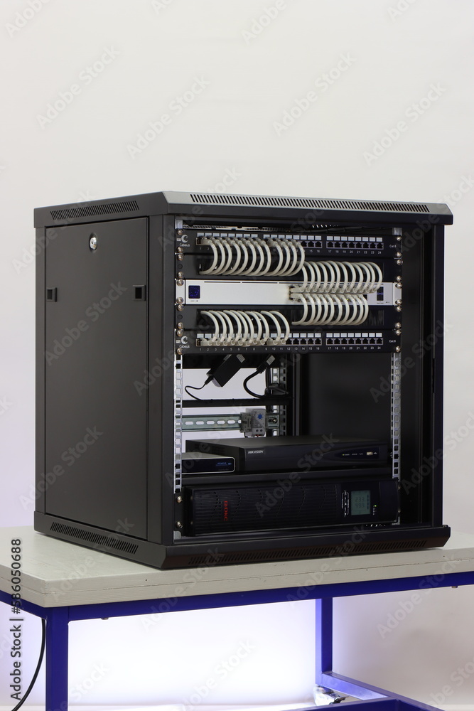 Telecommunication rack for the organization of Ethernet connection from ...