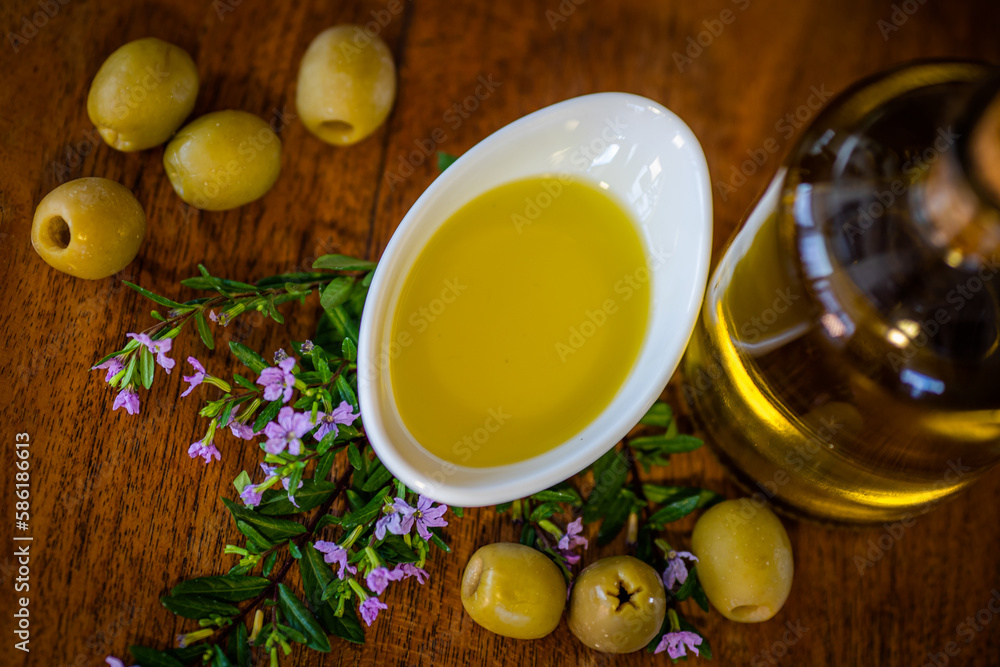 Azeite de mesa para preparos da culinária. Uso em jantar e almoço ...