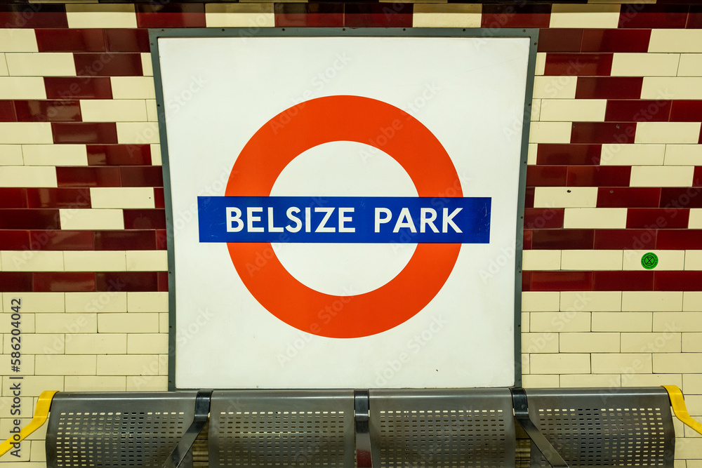 London- Belsize Park Underground logo on platform, Northern Line tube ...