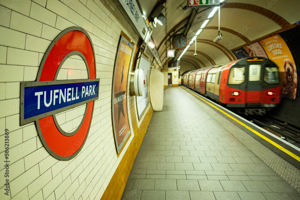 London- Tufnell Park Underground logo platform, Northern Line tube ...
