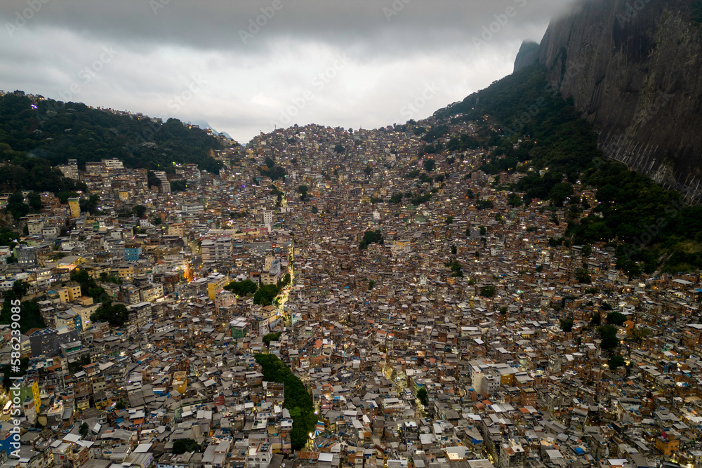 Fotografia do Stock: Favela da Rocinha, the Biggest Slum (Shanty Town ...