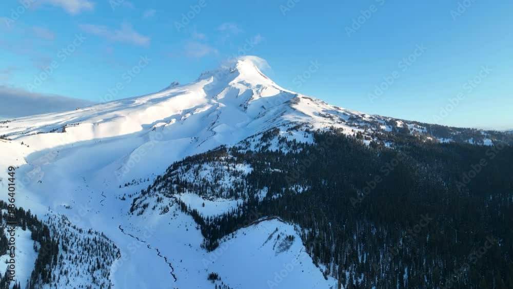 Early morning light shines on Mt Hood, an iconic stratovolcano found ...