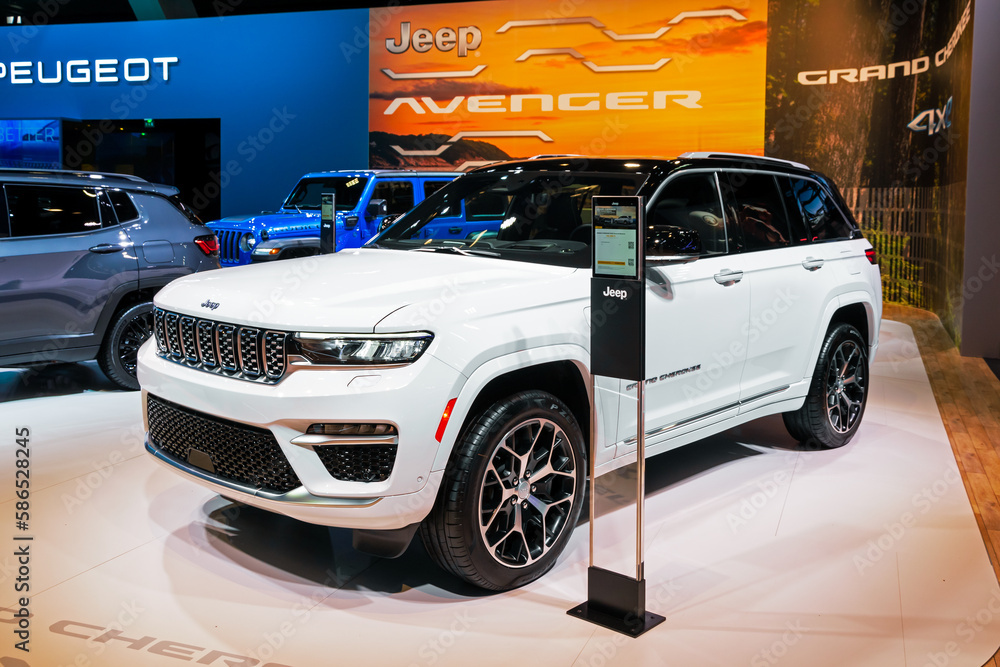 New Jeep Grand Cherokee full size SUV car showcased at the Brussels ...