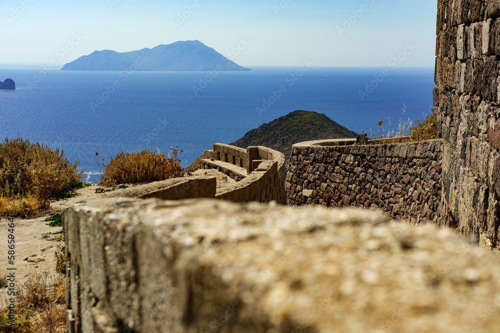 Foto de ancient medieval venetian castle stone stairs way, rock walls ...