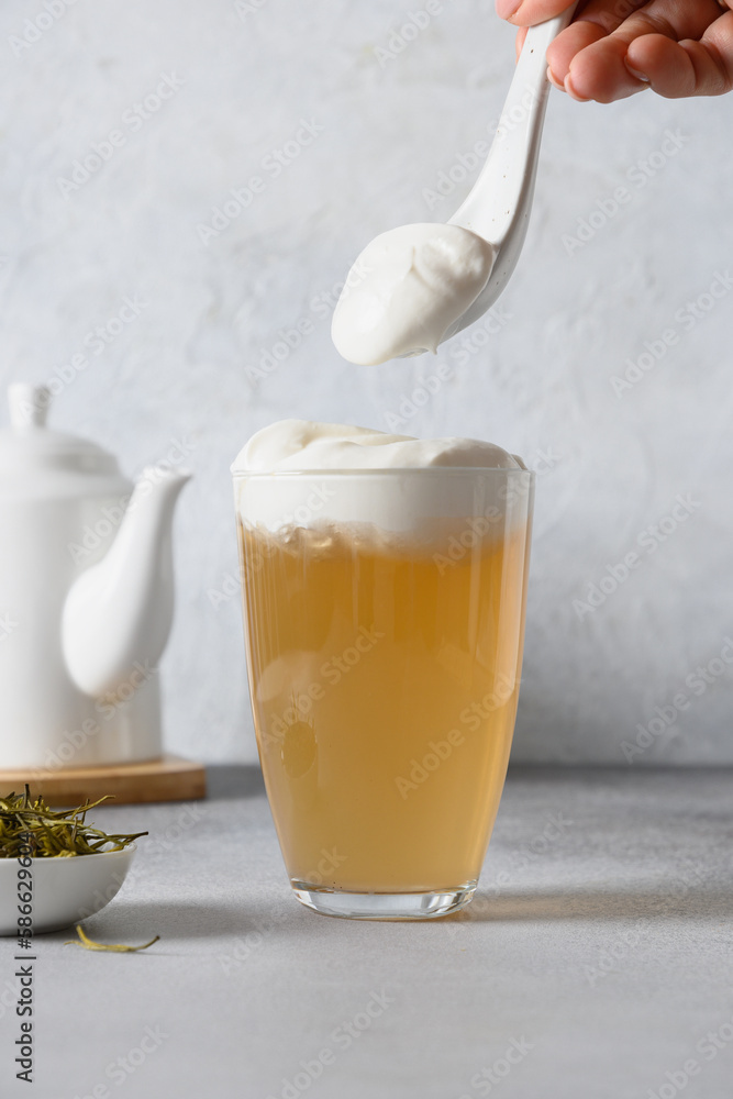 Woman cooking Cheese tea with whipped cream cheese foam on white ...