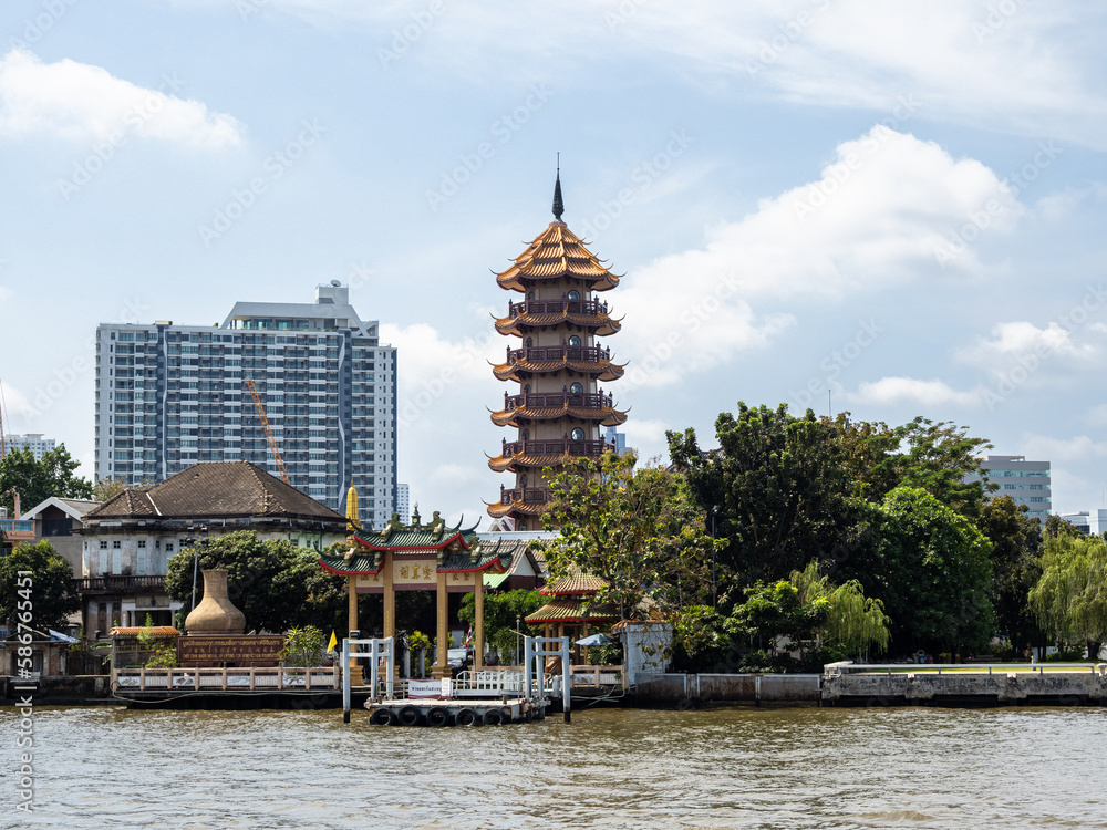 Chinese Chee Chin Khor Temple seen from the Chao Phraya River in ...