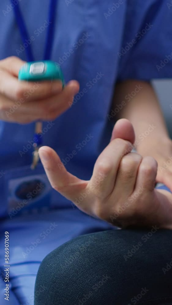 Vertical video: Assistant doing insulin level measurement with ...