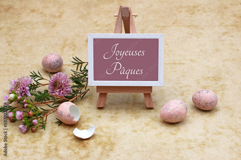 Carte de Pâques Joyeuses Pâques. Fleurs avec oeufs de caille et ...