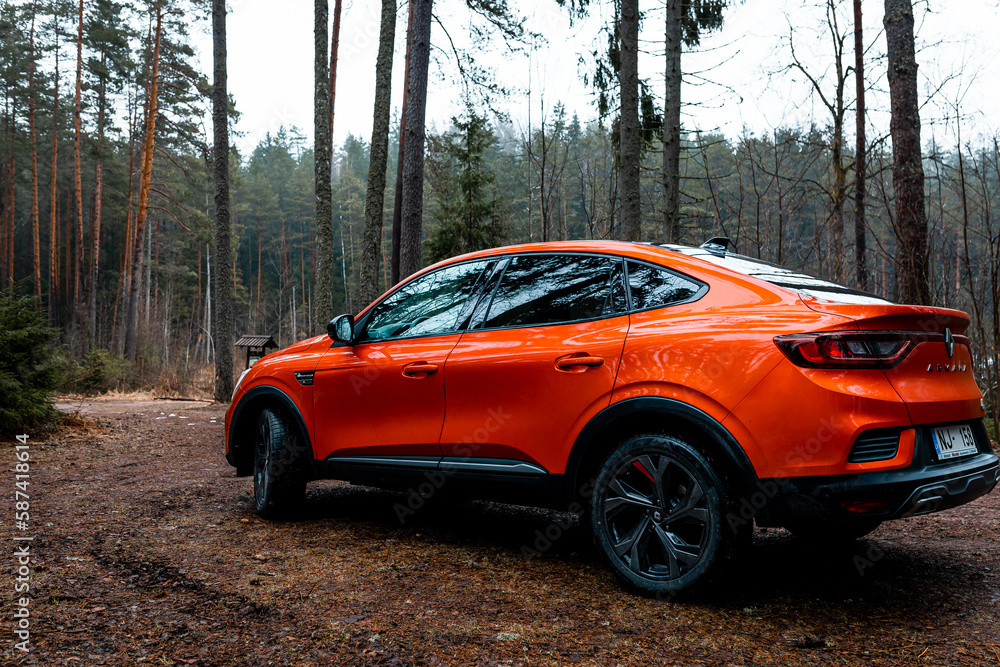 New Renault Arkana RS-line Valencia Orange is a compact crossover SUV E ...