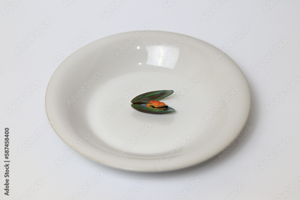 Green Mussel on plate isolated on white background, Fresh New Zealand ...