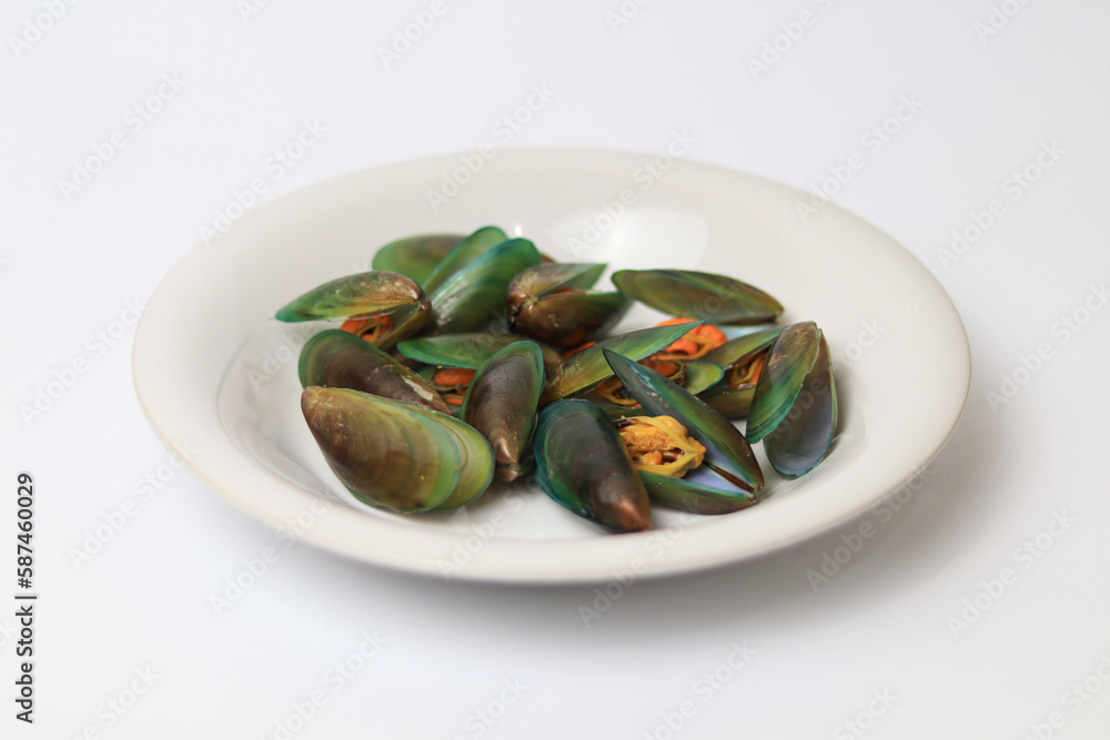 Green Mussel on plate isolated on white background, Fresh New Zealand ...