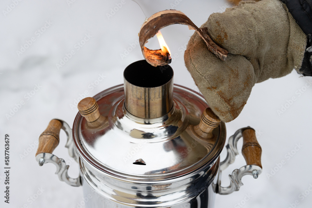 Foto de The process of kindling a traditional Russian samovar using ...