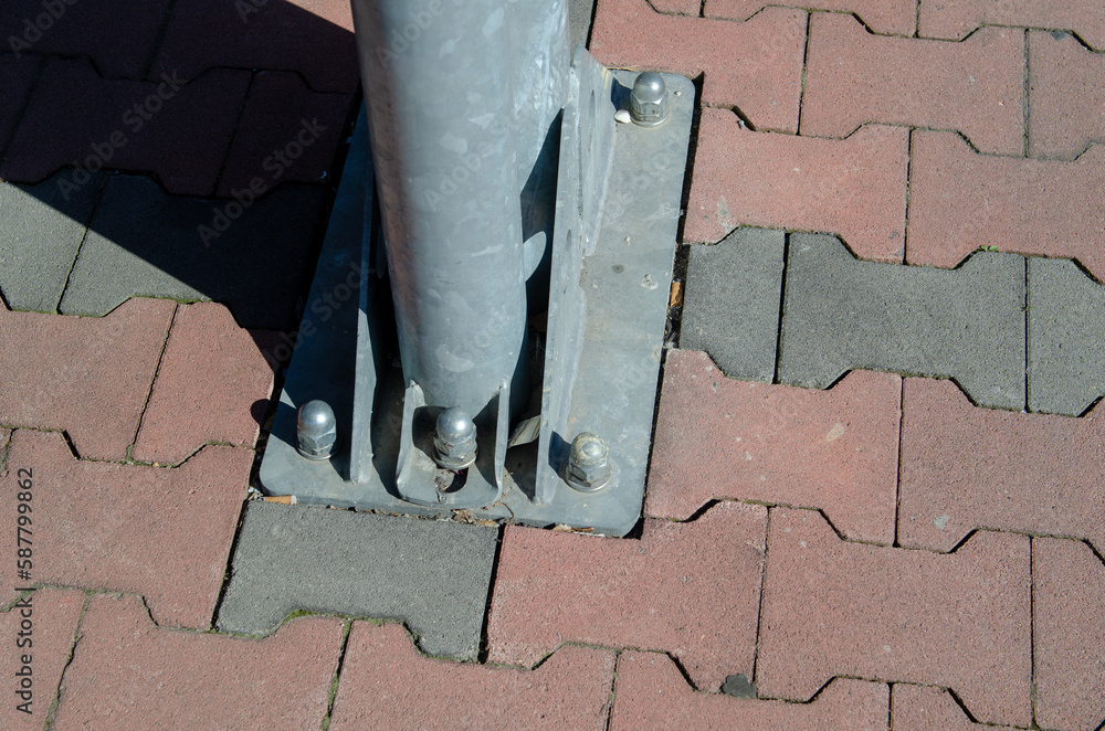 Foto de Details of the galvanized steel pillar to the foundation ...