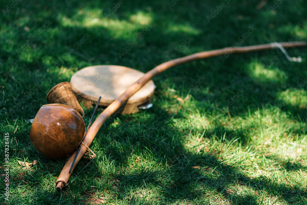 berimbau, instrumento musical brasilero para practicar y bailar ...
