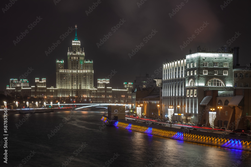 View of the Moscow river, Raushskaya embankment and the skyscraper on ...