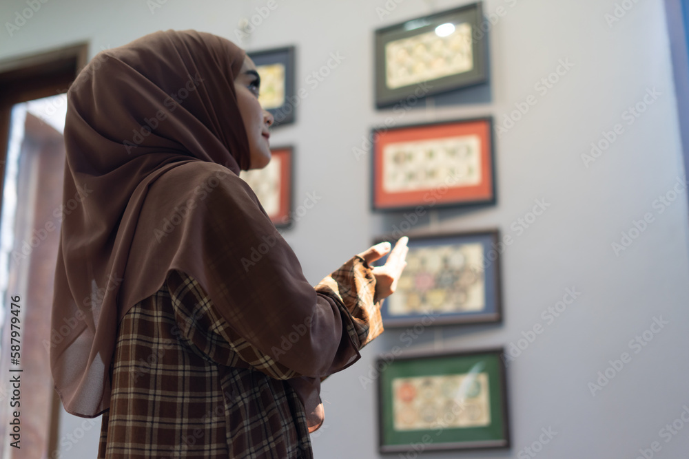 The image of an Asian Muslim woman in the Islamic religion in hijab in ...