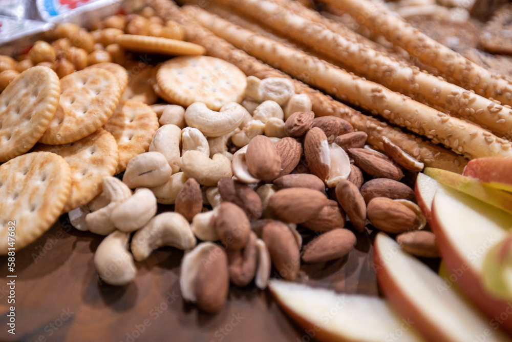 Foto de Assorted Nutty Delights- A Close-Up of a Snack Plate Featuring ...