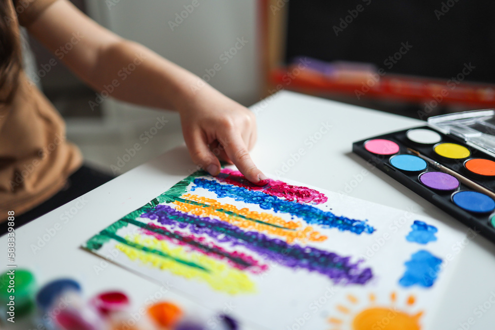 The child draws flowers. Ideas for drawing with finger paints. Finger ...