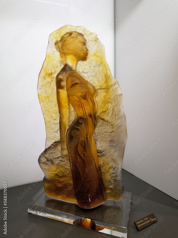 Elegant and luxurious Daum crystal, which is made in Nancy, France ...