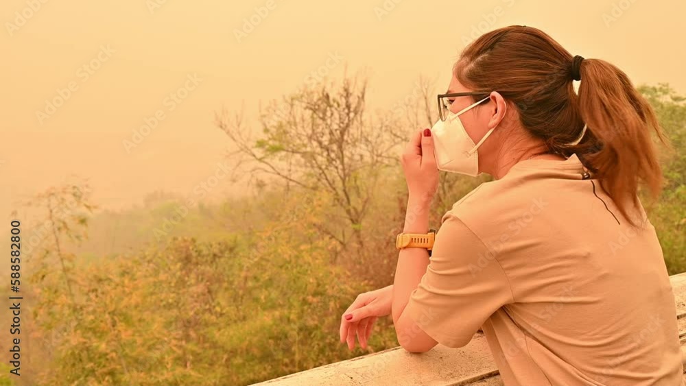 Worried Asian woman wearing n95 face mask for prevent bad air pollution ...