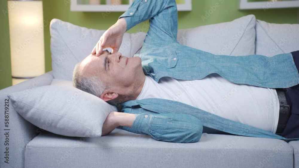 Vídeo do Stock: The old man who gets sad when he remembers the past ...