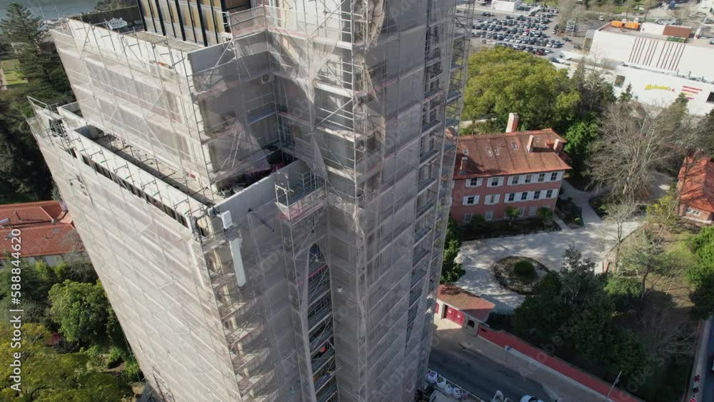 Video „The facade of the Tall high-rise building under construction ...