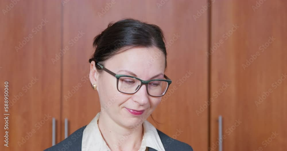 Portrait woman employee in glasses looks surprised raises eyebrows fake ...