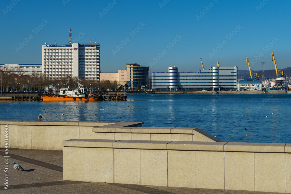 Foto de View of Novorossiysk Commercial Sea Port to container ships ...