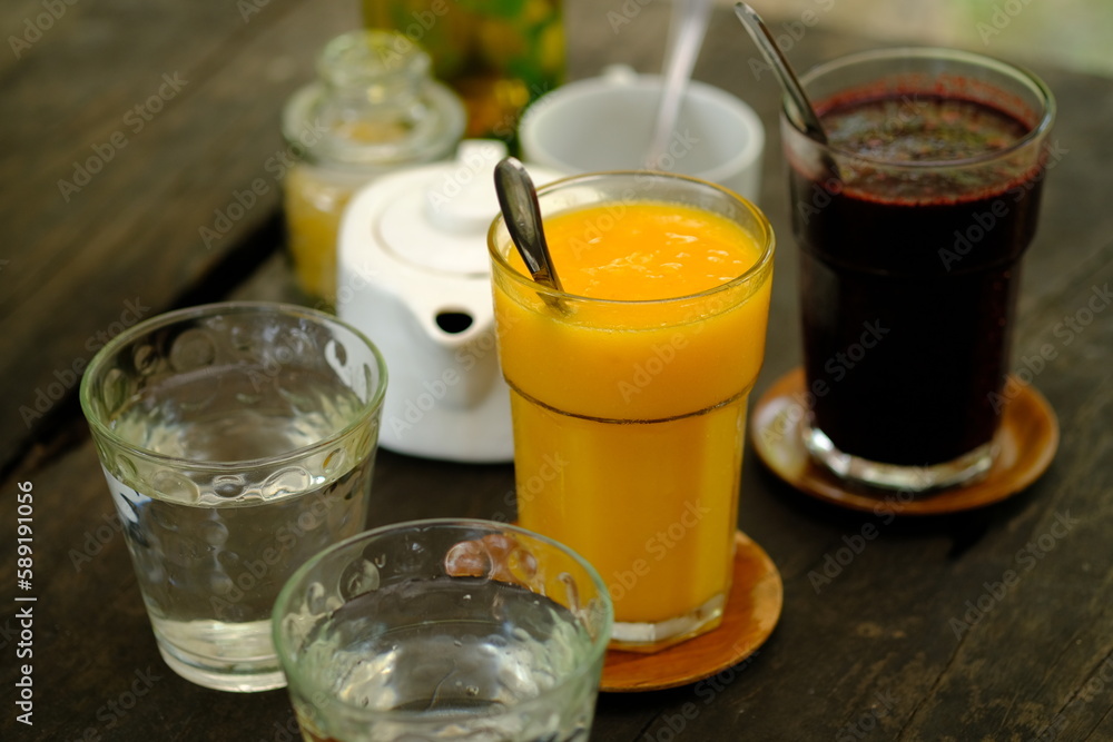 Foto de refreshing cold drinks. Mango juice, mulberry juice, water on a ...