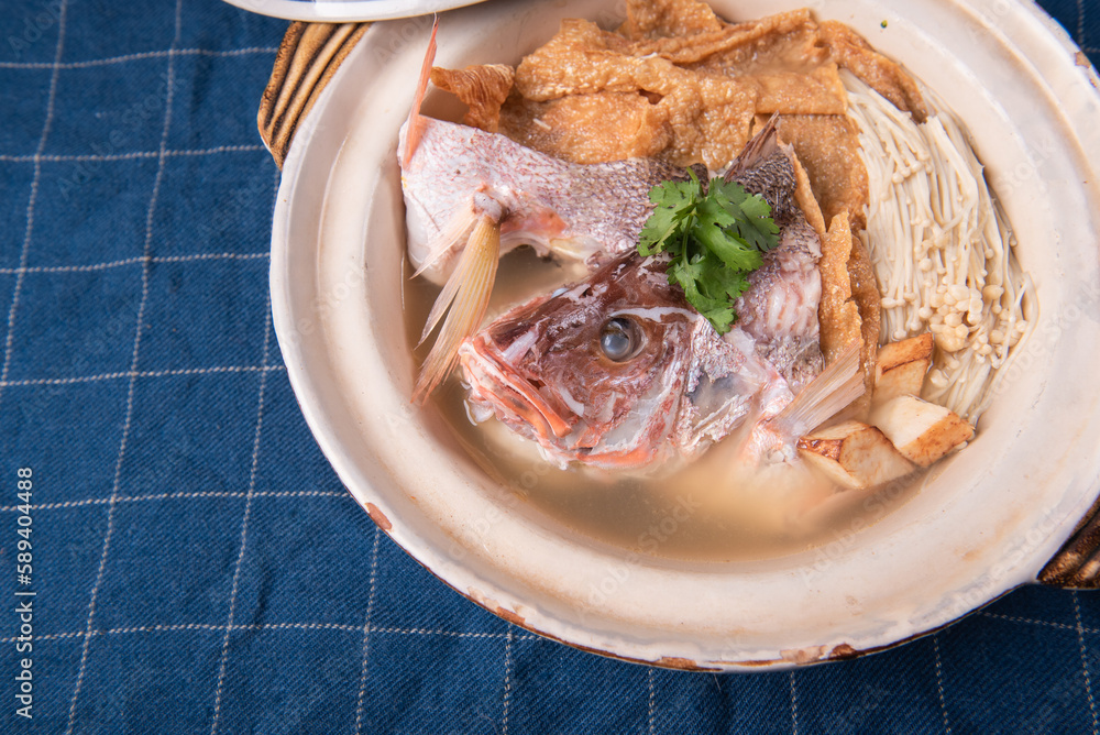 local boiled cook live fresh red grouper fish head with hot herb pepper ...