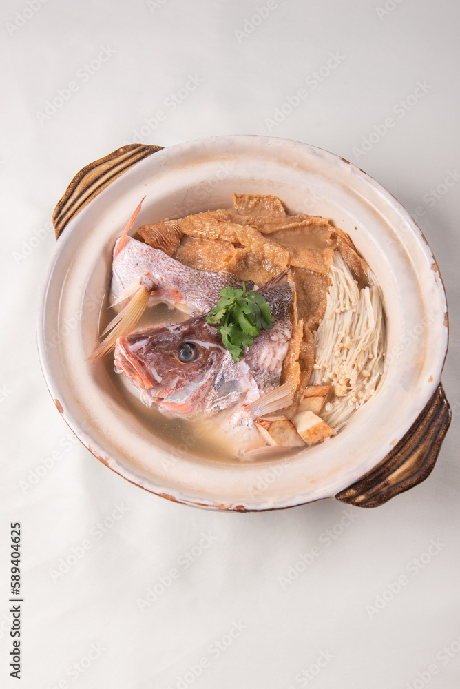 local boiled cook live fresh red grouper fish head with hot herb pepper ...