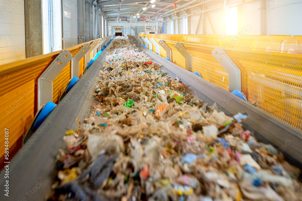 Transportation of fuel obtained from waste (RDF) on a belt to the ...